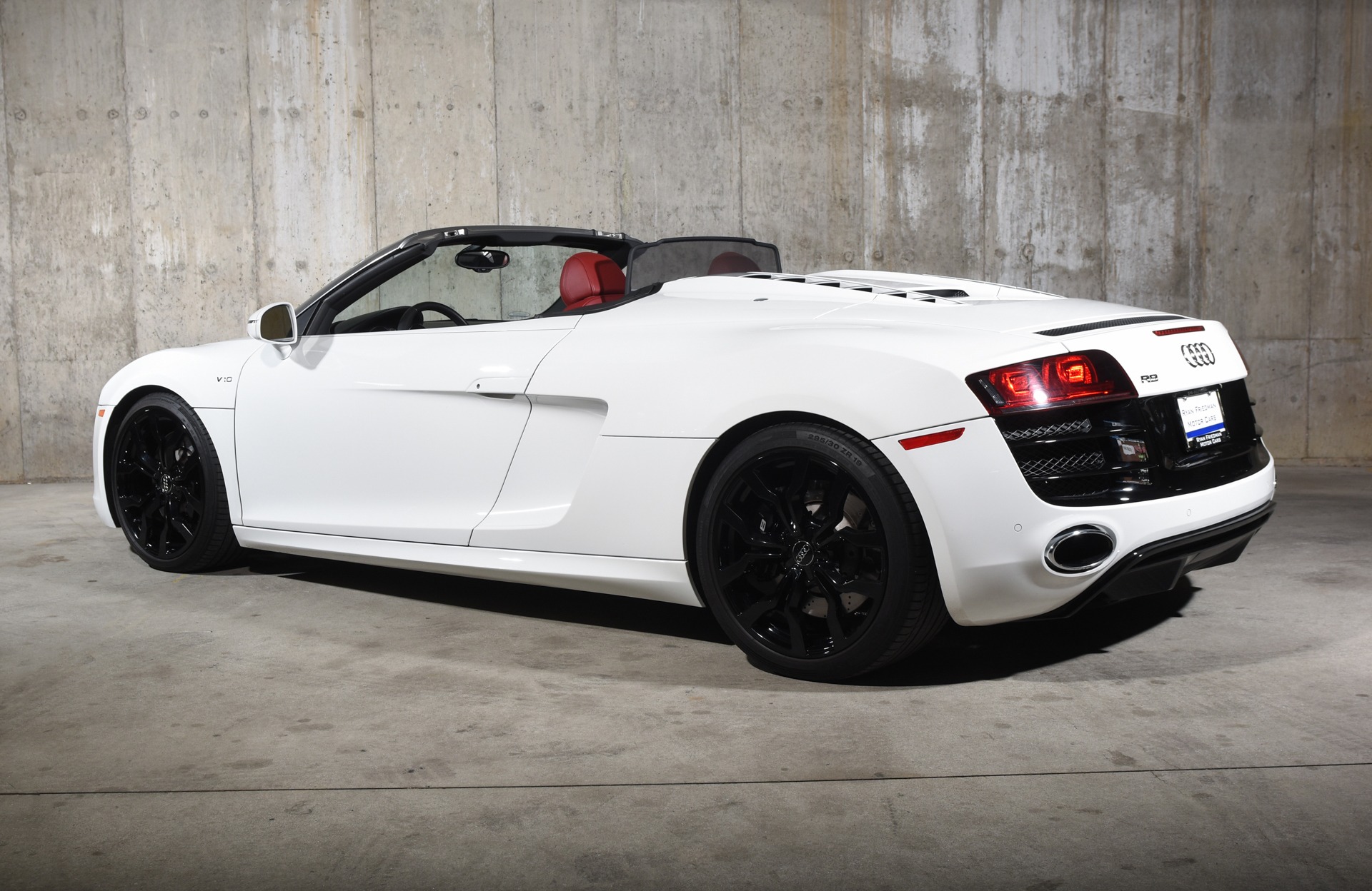 Audi R8 Spyder Black And White