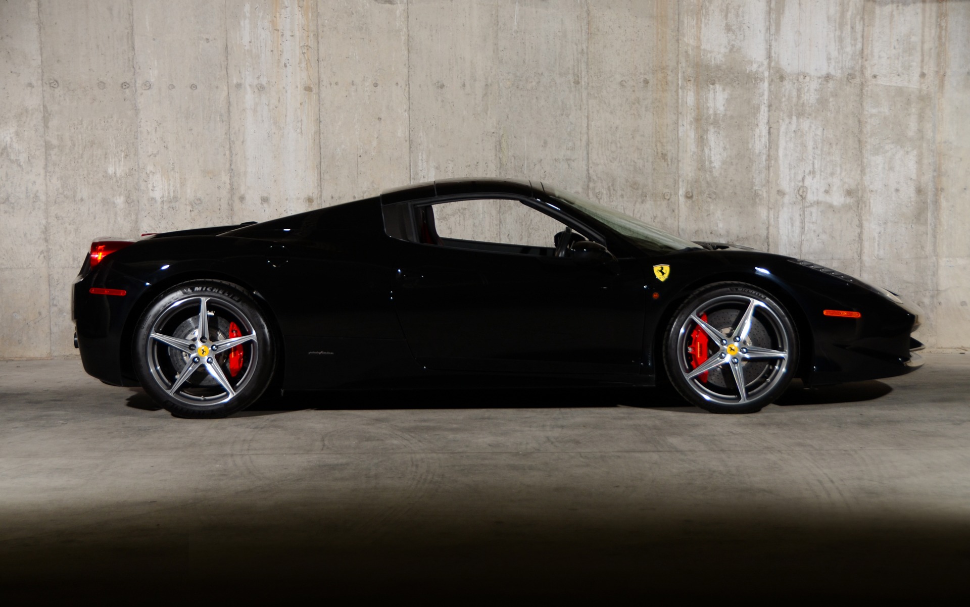 458 Spider Black